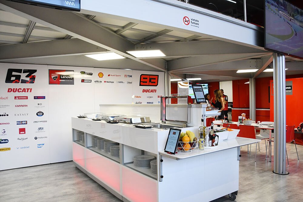 MotoGPの“裏側”を訪ねて｜ドゥカティのホスピタリティ潜入。マルク＆バニャイアの好きな日本食は……「寿司！」｜伊藤英里_Eri Ito