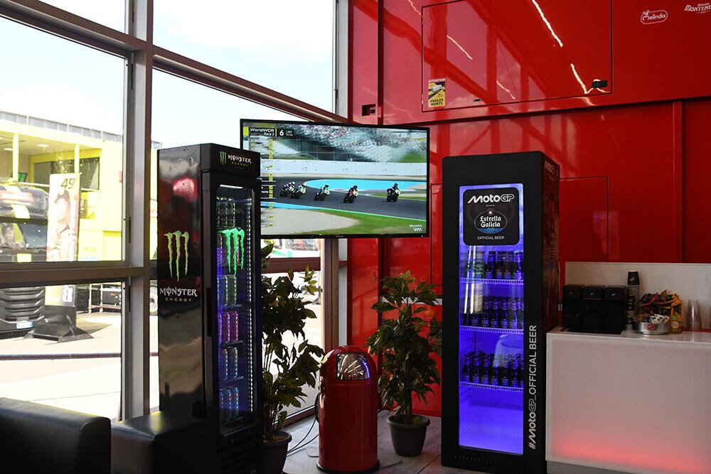 MotoGPの“裏側”を訪ねて｜ドゥカティのホスピタリティ潜入。マルク＆バニャイアの好きな日本食は……「寿司！」｜伊藤英里_Eri Ito