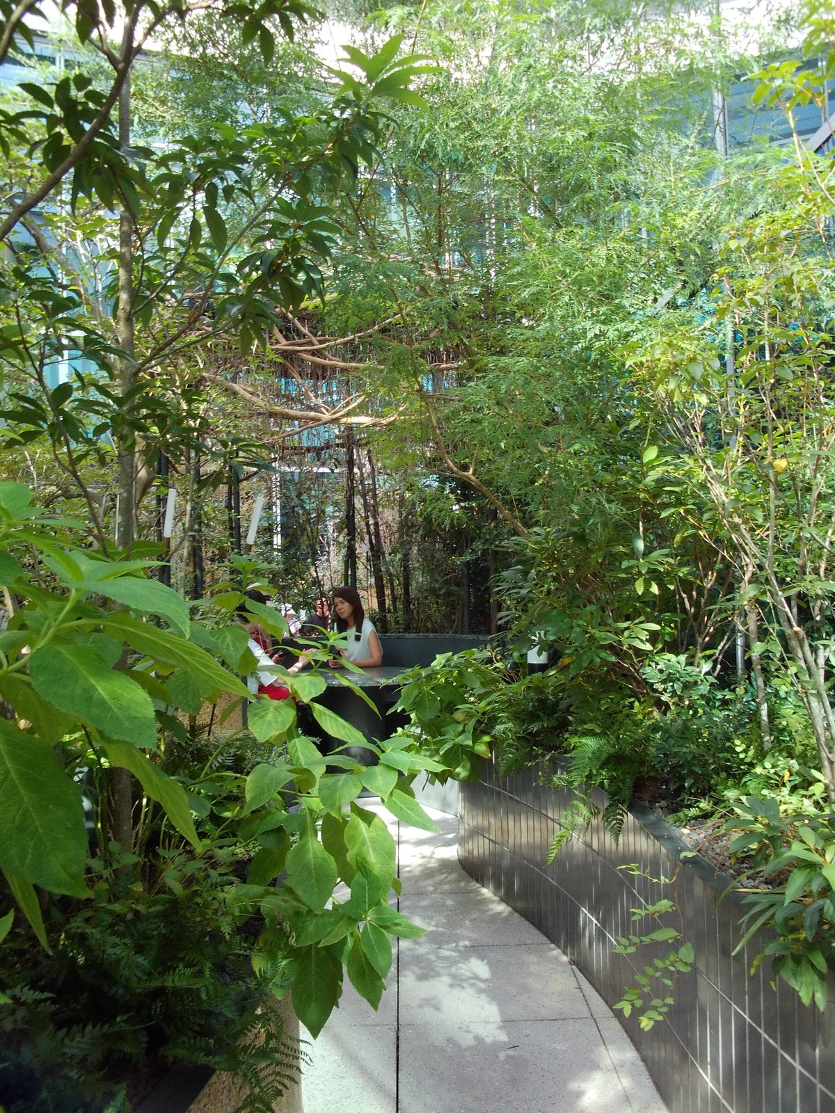 高輪ゲートウェイにできた個性強めの屋上庭園、LUFTBAUM。｜niwa_emon