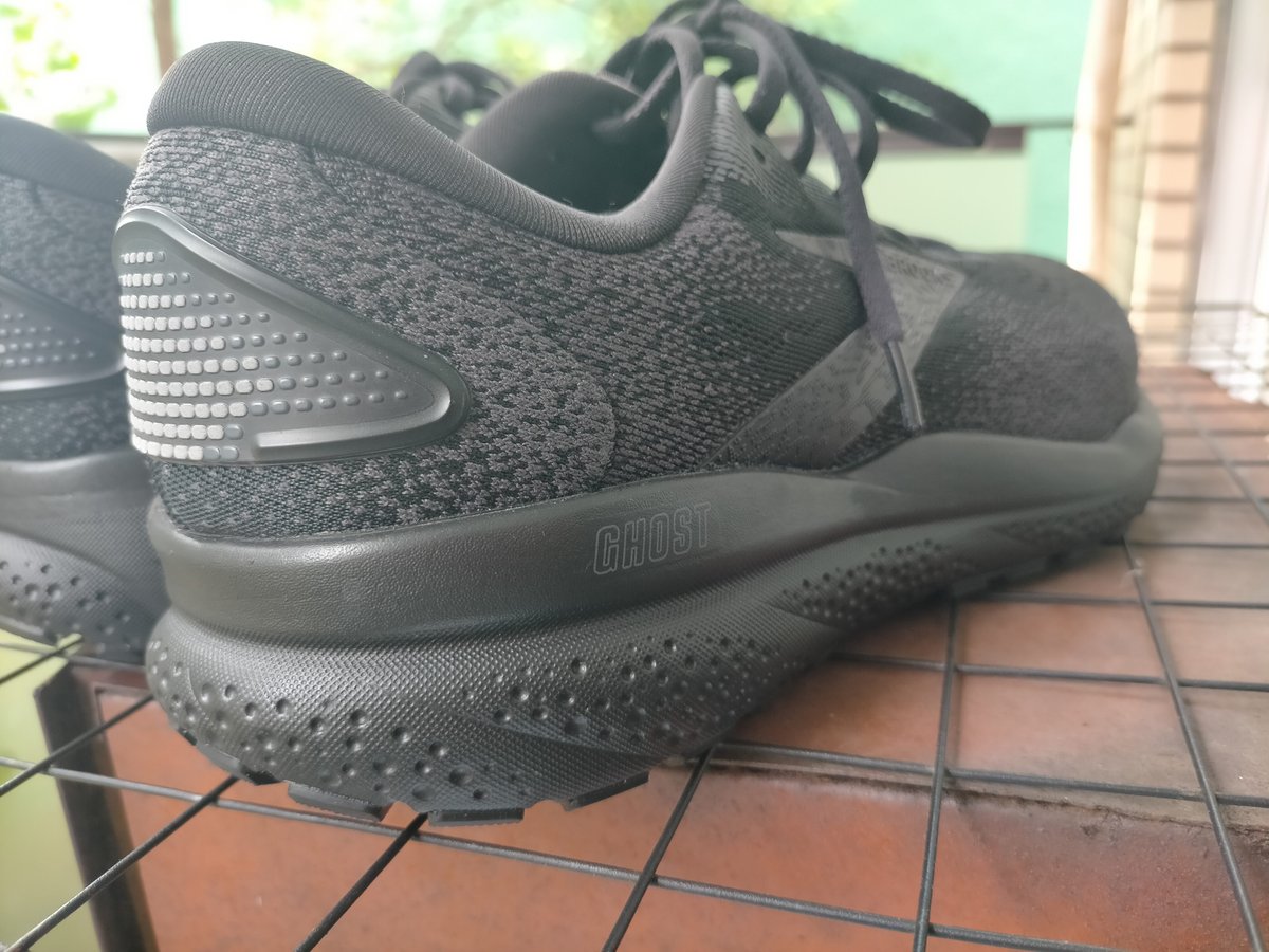 ブルックス ゴースト16 スーパーワイド（4E）購入 レビュー｜よんはち（ブログ名：akamaru blog）