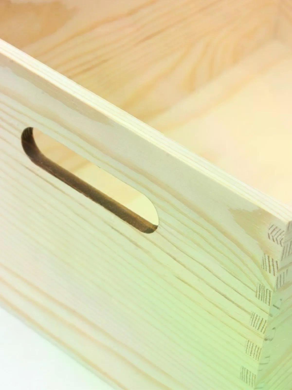 リビングをすっきり、スタイリッシュに！木製デスク収納ボックスで整理整頓を楽しもう｜Kazuko