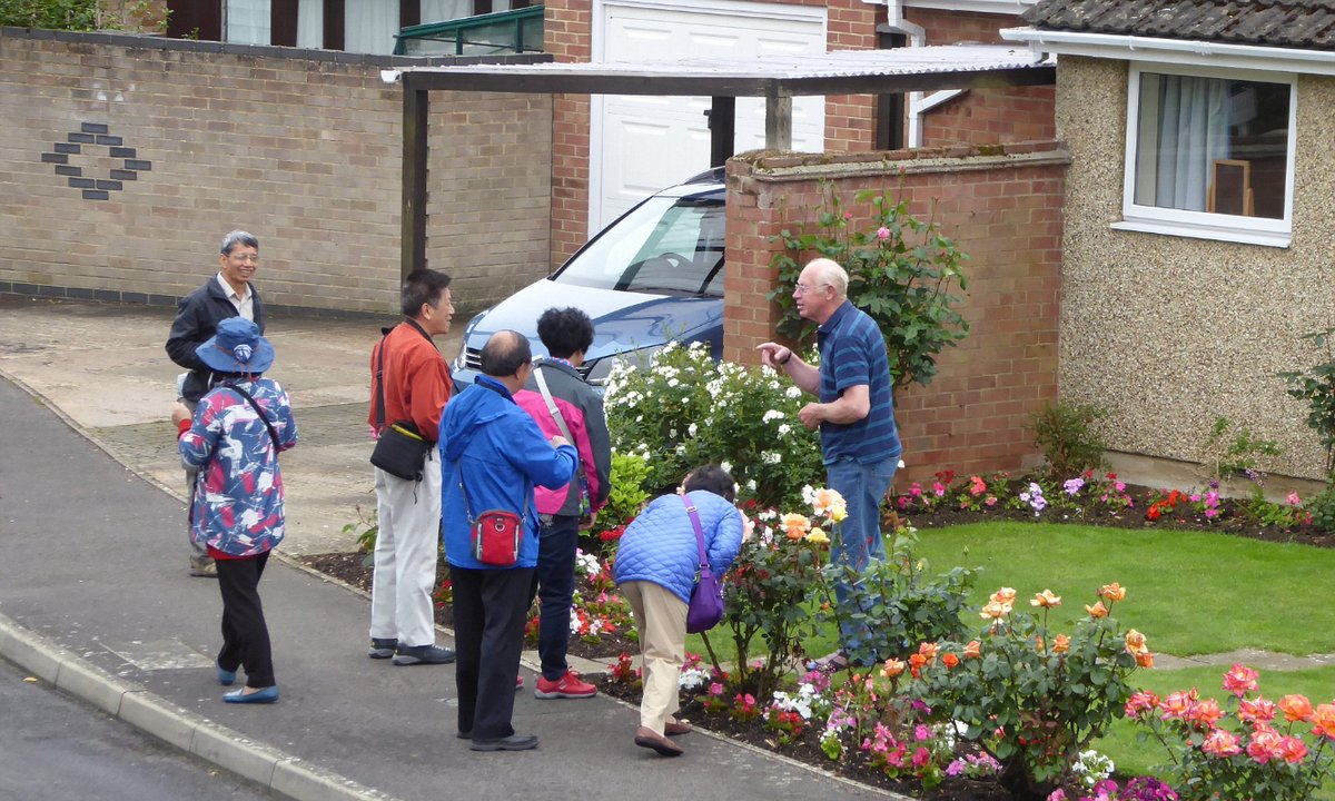 静かな英国村に中国人観光客が侵入｜OnyaCobber