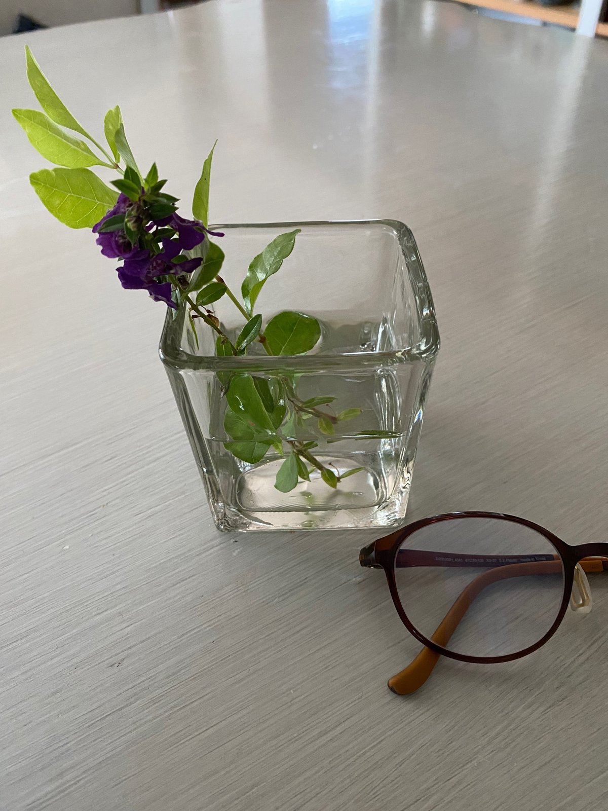 一輪挿し🌸｜eiko