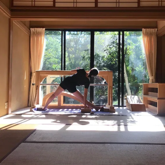 Yoga philosophy breathes within asana｜maya | 呼吸と脊髄 | アイアンガーヨガ