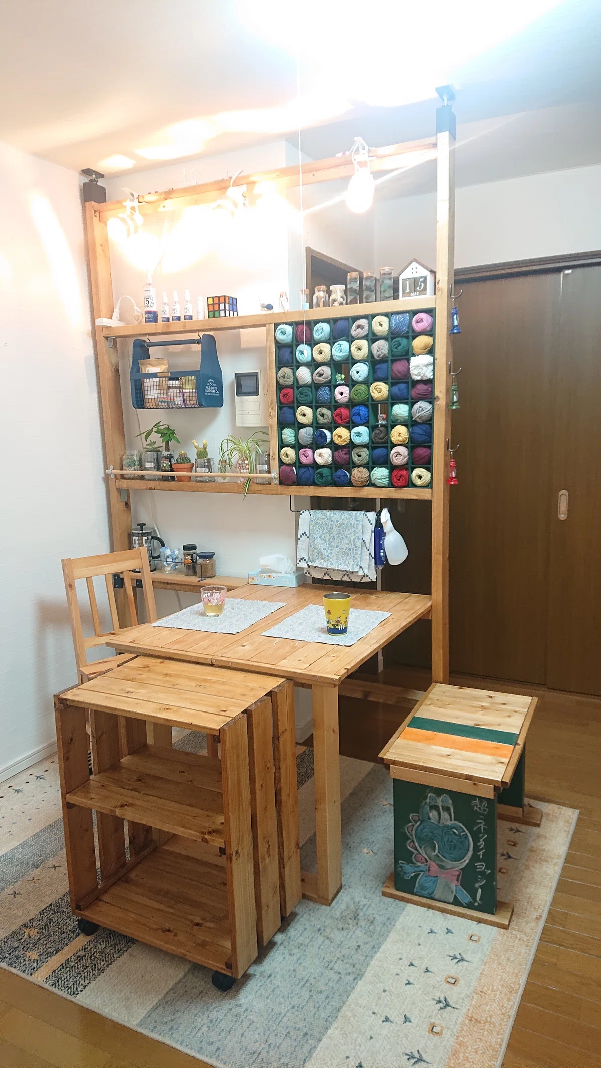 毛糸を見せる収納に！DIYでお気に入り毛糸を並べてみた｜tumu