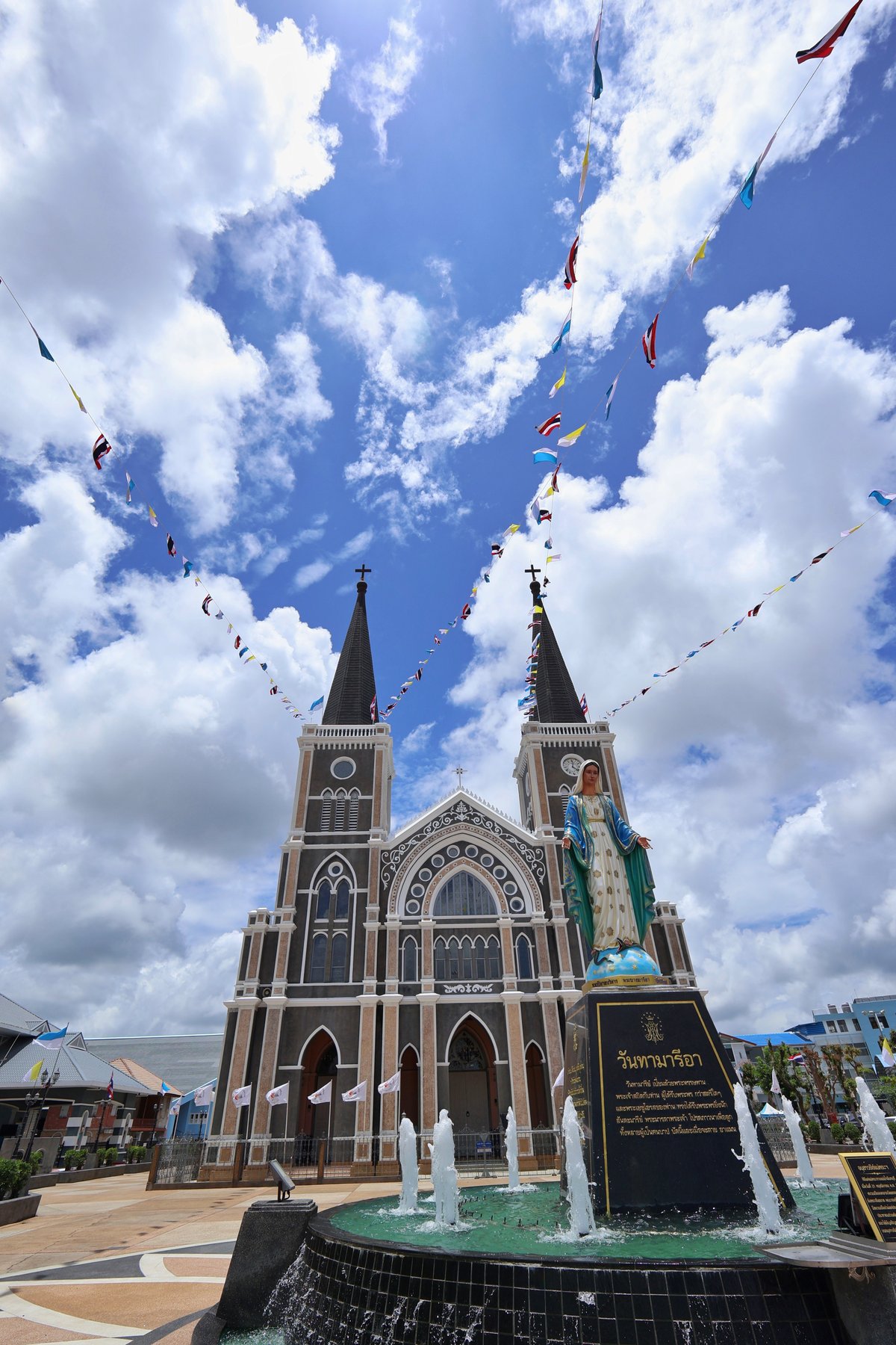 🇹🇭チャンタブリー県探訪⑦：タイ東部に静かに佇むゴシックの輝き | イマキュレート・コンセプション聖堂｜TABI+MESHI研究所｜世界とつながる