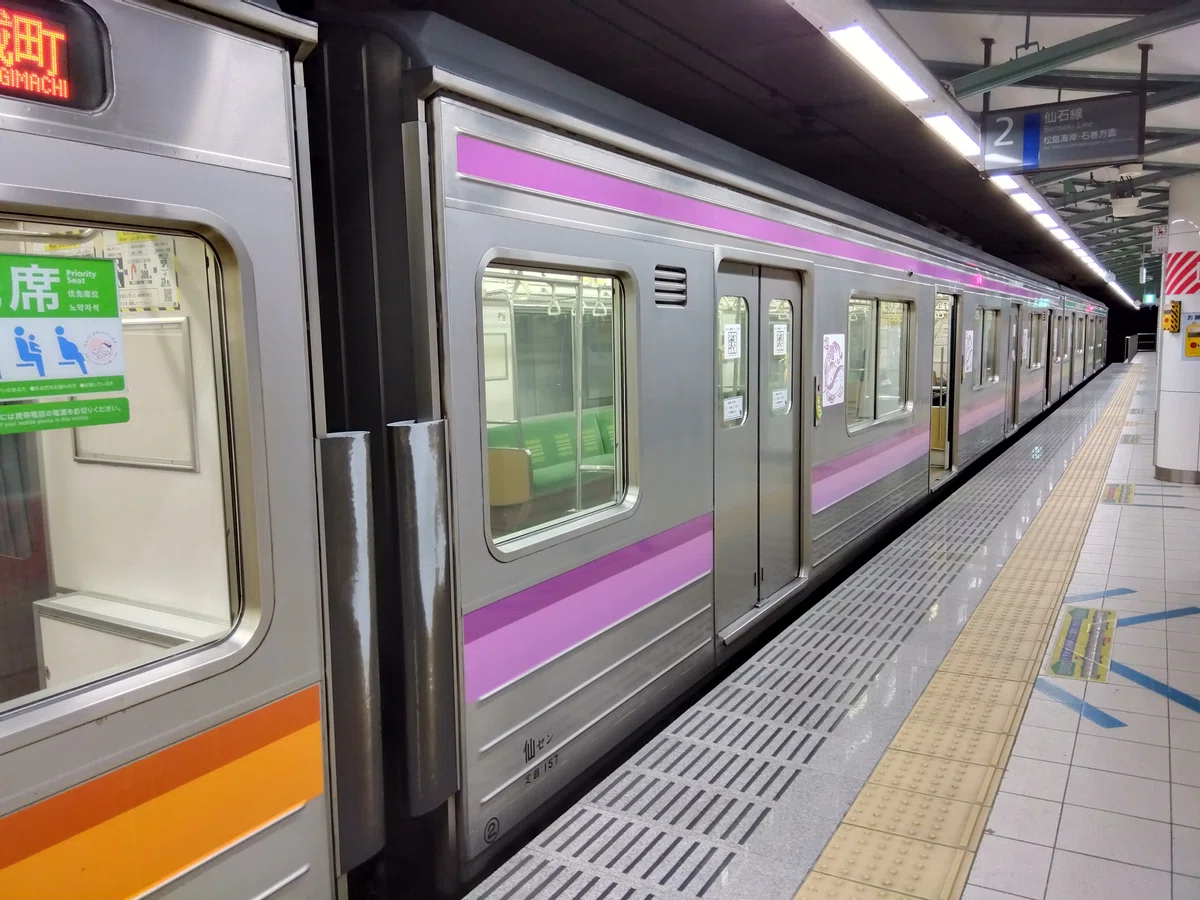 仙石線E131系が来る前に、205系を記録しておきたい@あおば通駅｜ryokichi