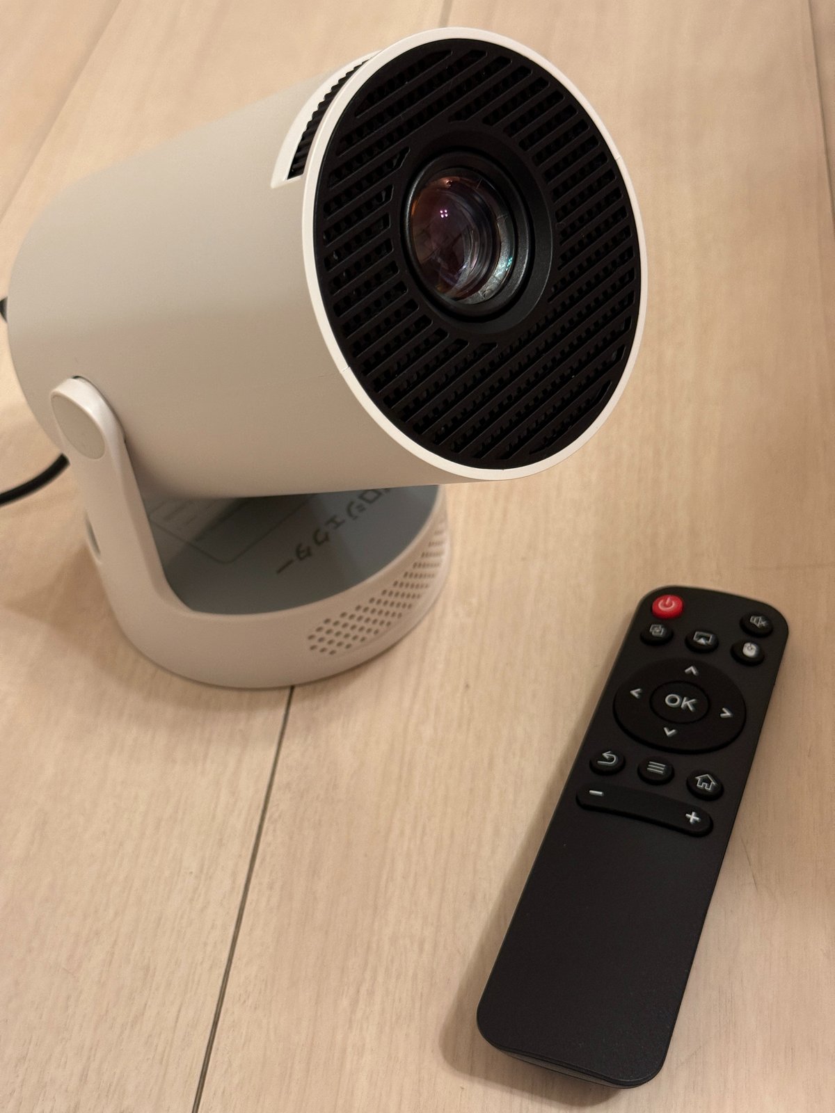 【レビュー】Philoent 小型プロジェクター｜LifeHack Gadget Lab