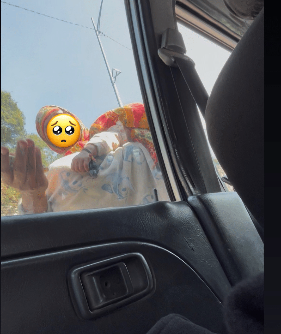 月と太陽の国旗を身体にまとう者たち｜Munakata Shun