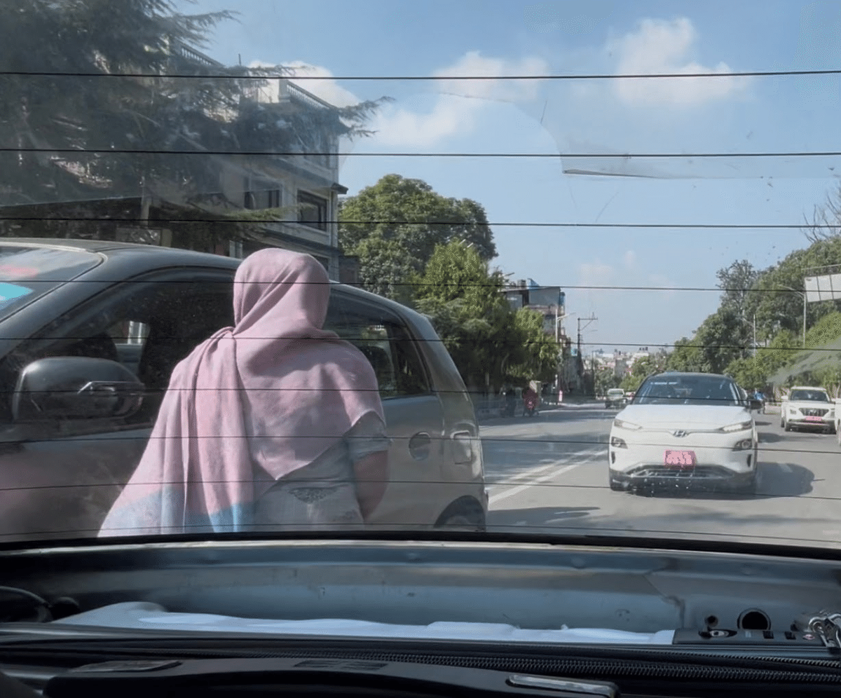 月と太陽の国旗を身体にまとう者たち｜Munakata Shun