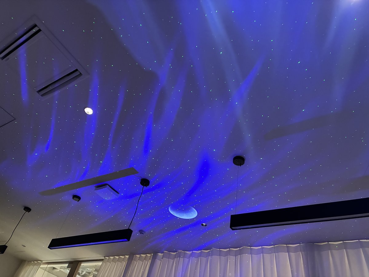 会議室がヨガスタジオに！？アフター6ヨガレッスンレポート｜株式会社TVC 採用公式note