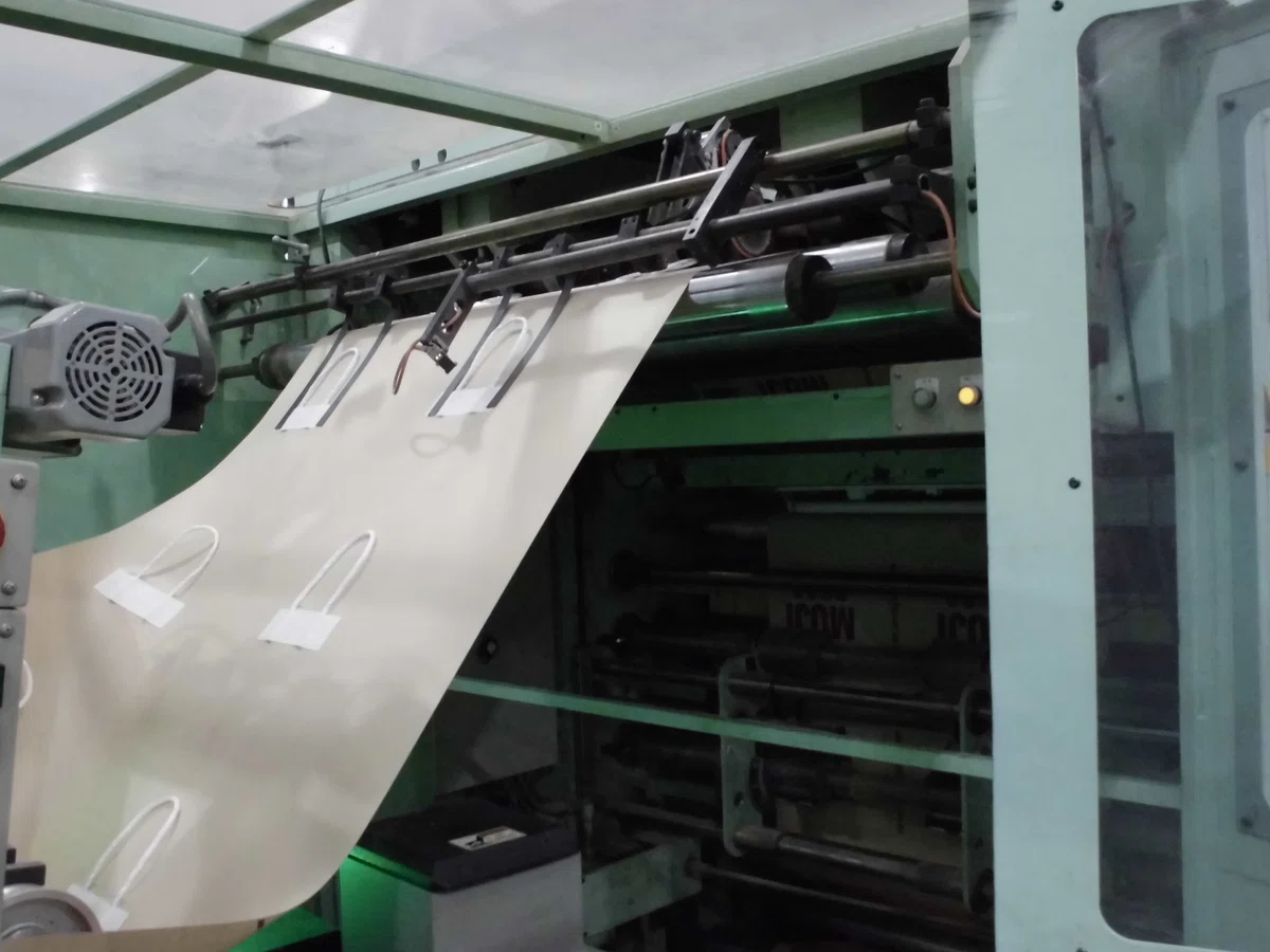 Oji Adba: Manufacturing paper bags, the face of a company or brand｜Oji ...