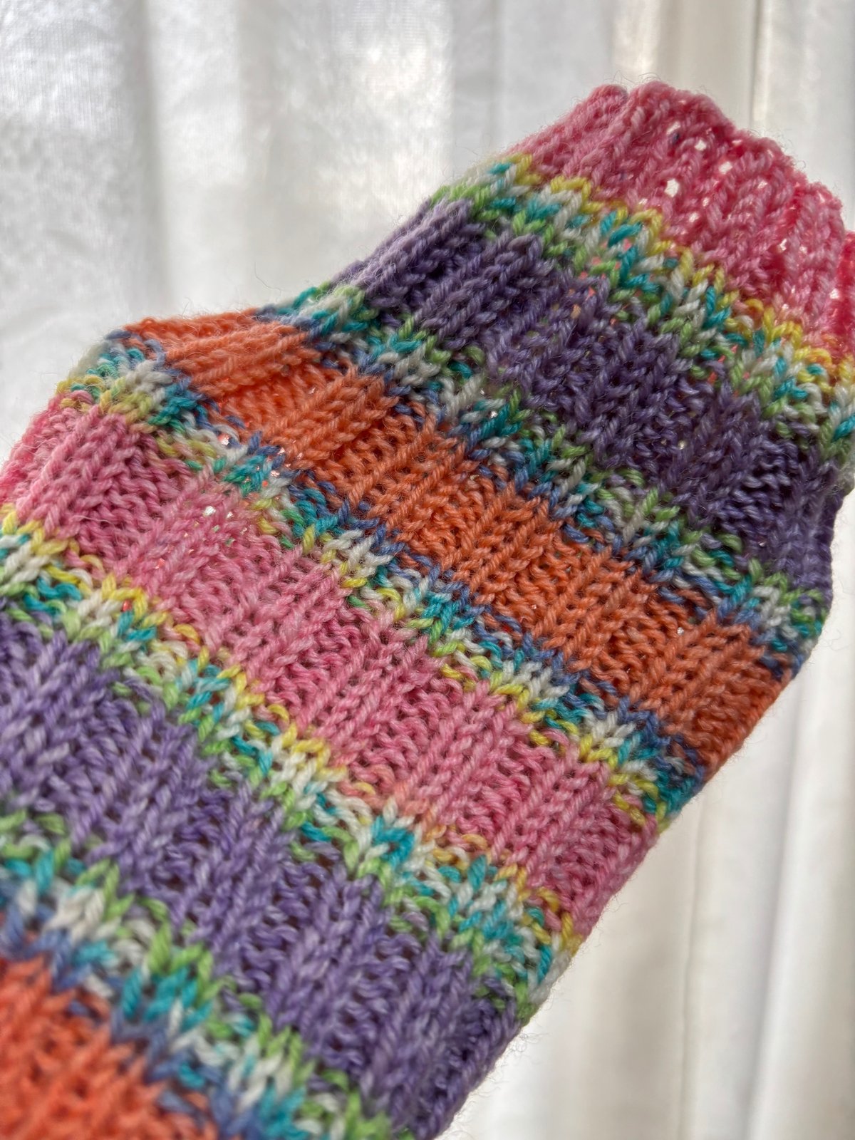 二目ゴム編みのアームウォーマー兼レッグウォーマー B級編み物 ※おまけ路地猫さん｜yumiパンダ