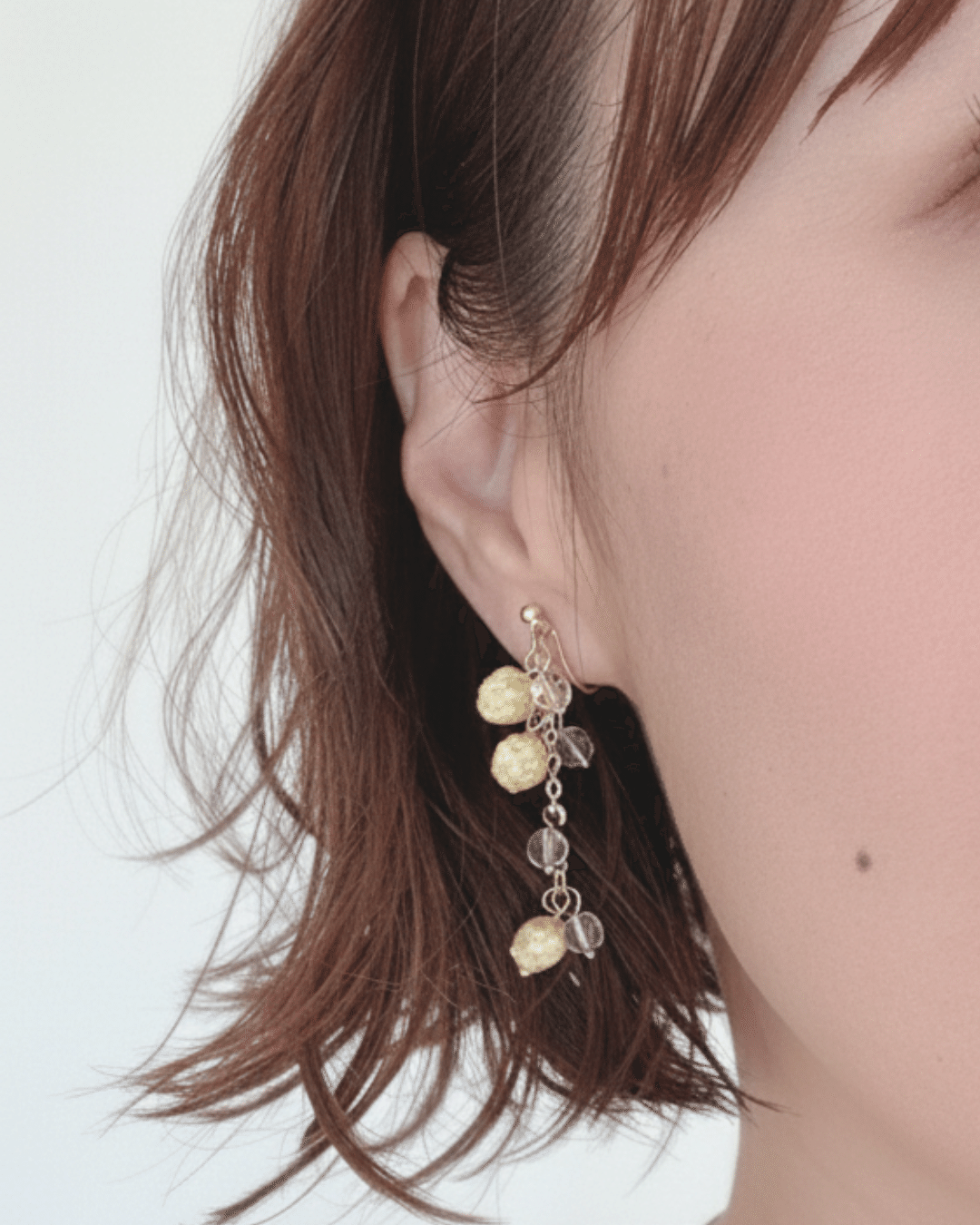 春をまとう、ミモザのイヤリング 日常の中で自分をそっと励ます小さな光｜otama Voicyパーソナリティ