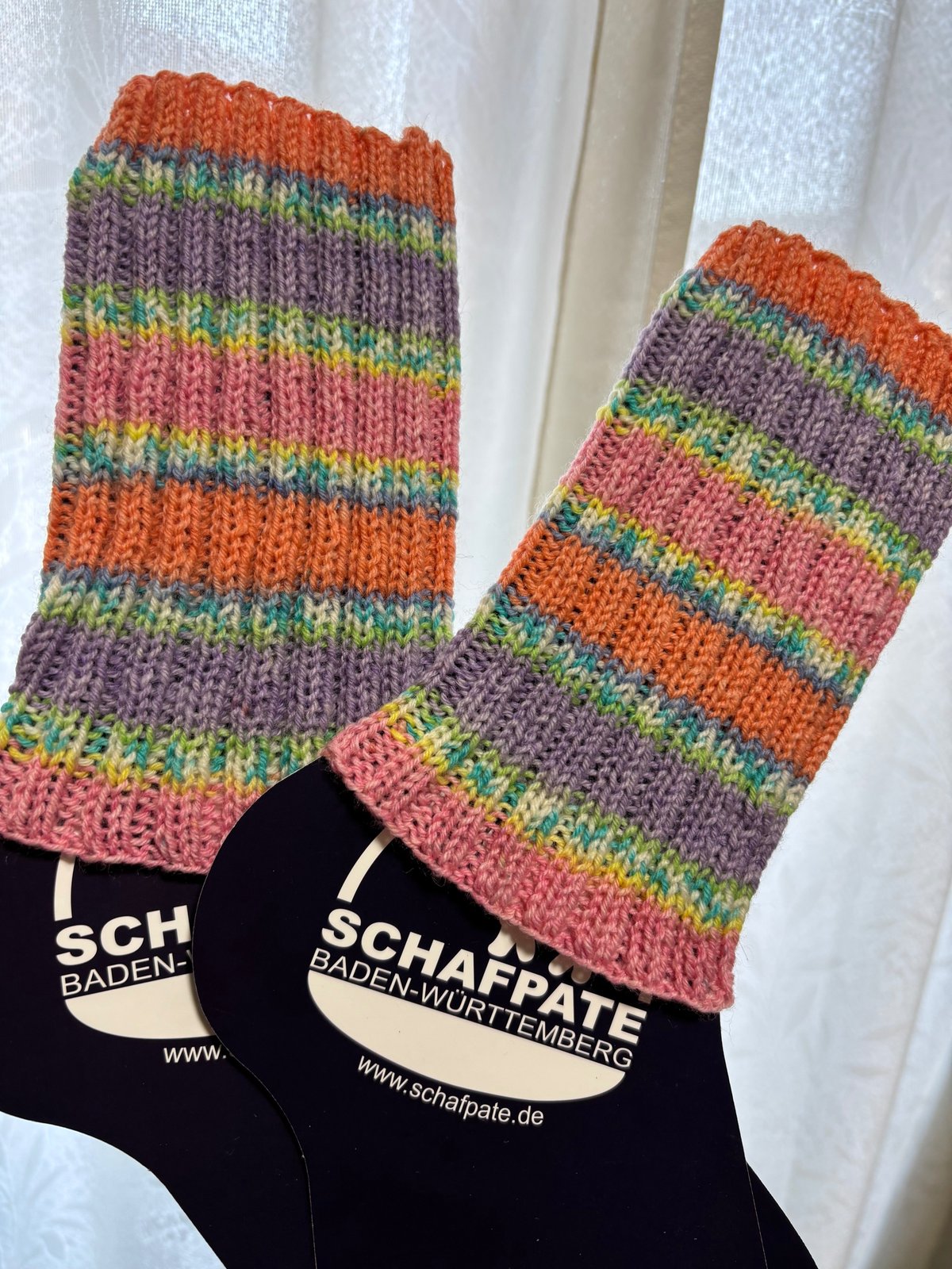 二目ゴム編みのアームウォーマー兼レッグウォーマー B級編み物 ※おまけ路地猫さん｜yumiパンダ