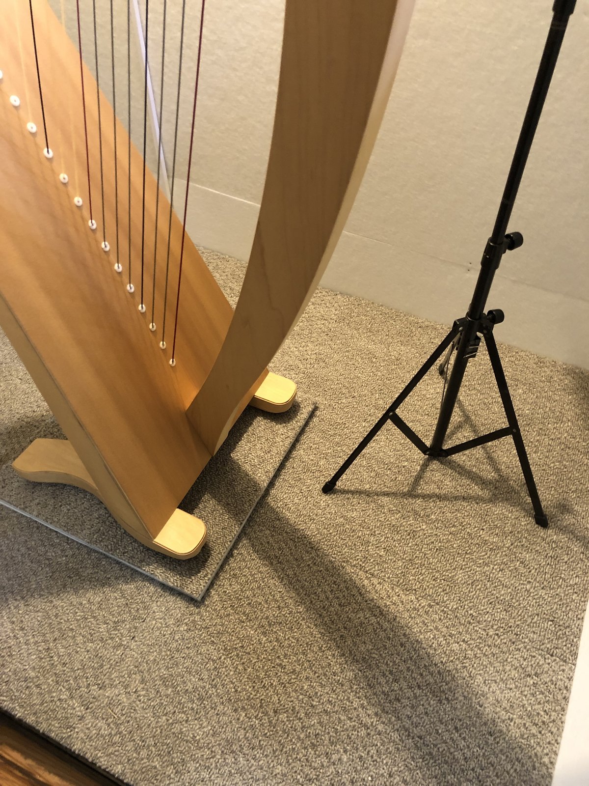 DIYのその後。階段下に作ったアイリッシュハープの練習室のいま【2026.1】｜Mithril / Irish Harp