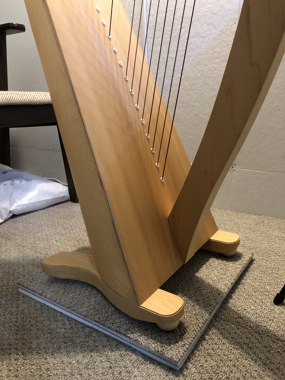 DIYのその後。階段下に作ったアイリッシュハープの練習室のいま【2026.1】｜Mithril / Irish Harp