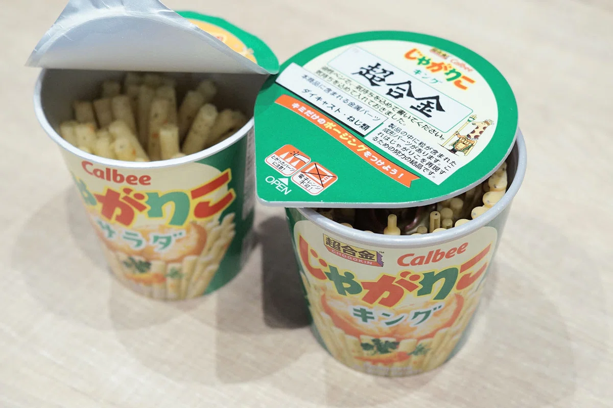 【対談】お菓子とおもちゃの“まさかの出会い”。「超合金 じゃがりこキング」誕生ストーリー｜THE CALBEE