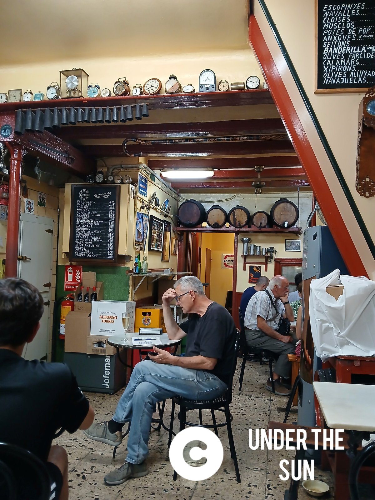 バルセロナ・グラシア地区の昭和レトロなバル、Vermuteria del Tano｜Under The Sun