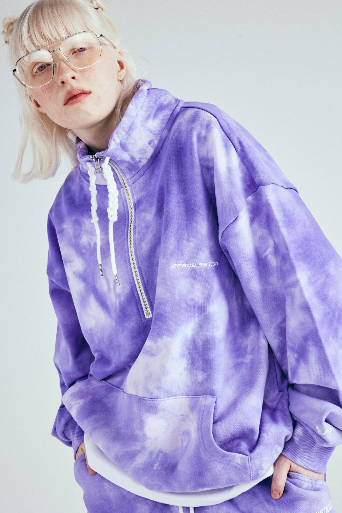 [韓国ファッション紹介]HIGH NECK STRING HALF ZIP-UP｜パンパン