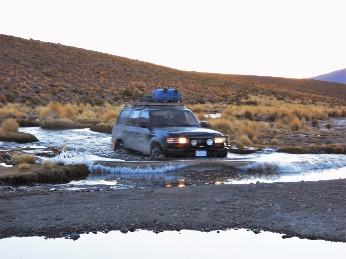 207/365日の旅するココロ@南米絶景宝石ロード💎走行距離約520キロ所要時間15時間。チリ🇨🇱カラマからボリビア🇧🇴ウユニ塩湖の陸路旅⑨ ...