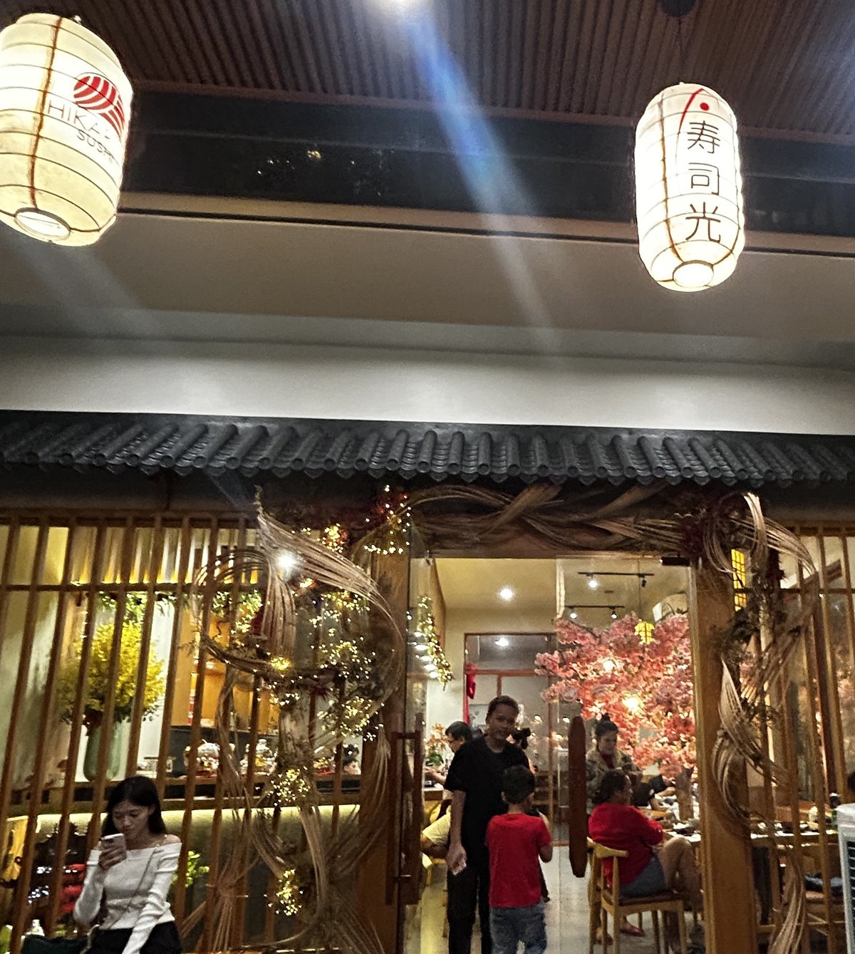 和食店は満席。天ぷら蕎麦とチェーで迎えたクイニョンのクリスマス｜ベトナム秘境 クイニョン生活/坪井綾子