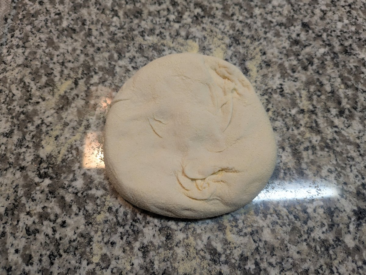 目玉焼きは表面に薄皮が張るぐらいがいい(作るのはビスマルク)｜蒲公英