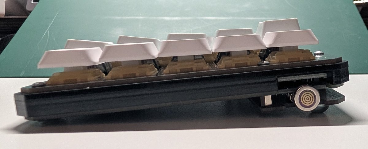 Ergo68をロープロ化して「脱リストレスト」！快適なデスク環境への道 ⌨️ ｜greendrop