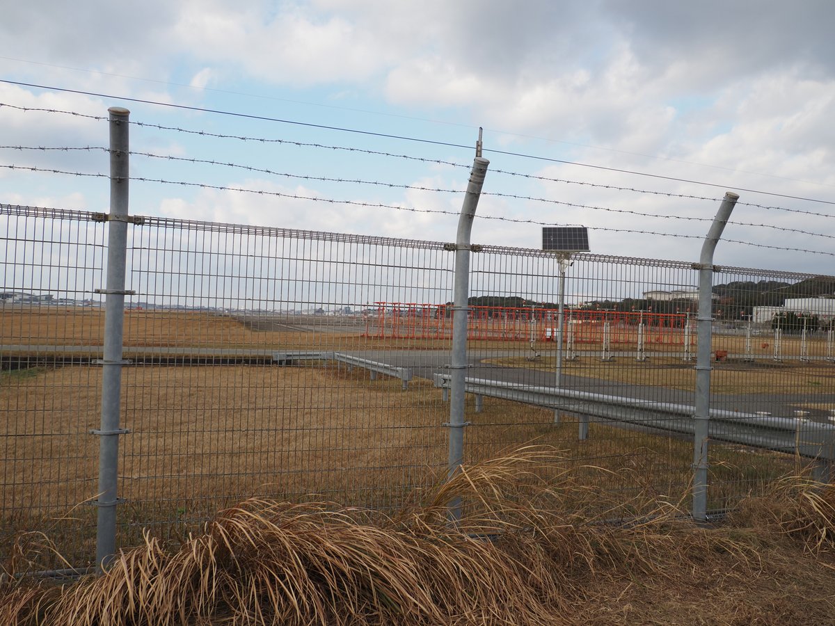 OM-5 Mark IIに12-200を付けたら、撮れる景色が一気に増えた。空港で飛行機を試し撮り。｜N Toshio