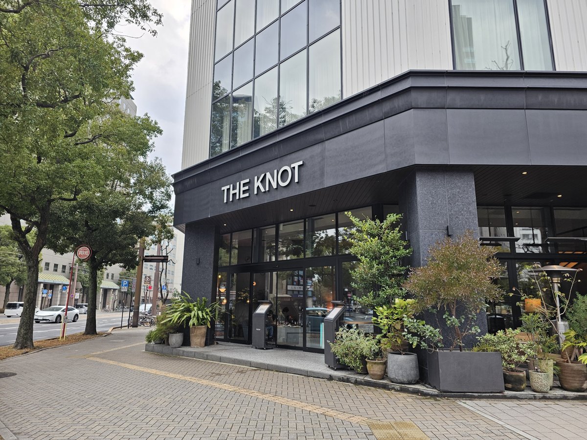 広島で一番おしゃれな夜を。絶景ロビーに癒やされる「THE KNOT HIROSHIMA」宿泊レポ｜最初の1歩がどうなるか