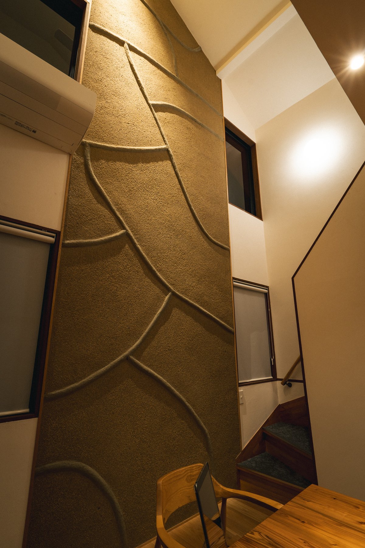 DANDANのコンセプトを体現した高さ6mの「棚田土壁アート」｜埼玉・秩父のサウナ付一棟貸し宿DANDAN