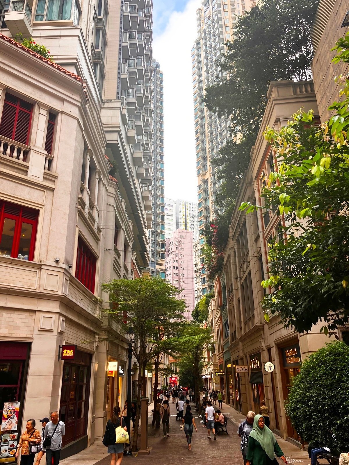 ワンチャイで古い映画のような街並みを歩く｜ATSUKO KUSHIMA