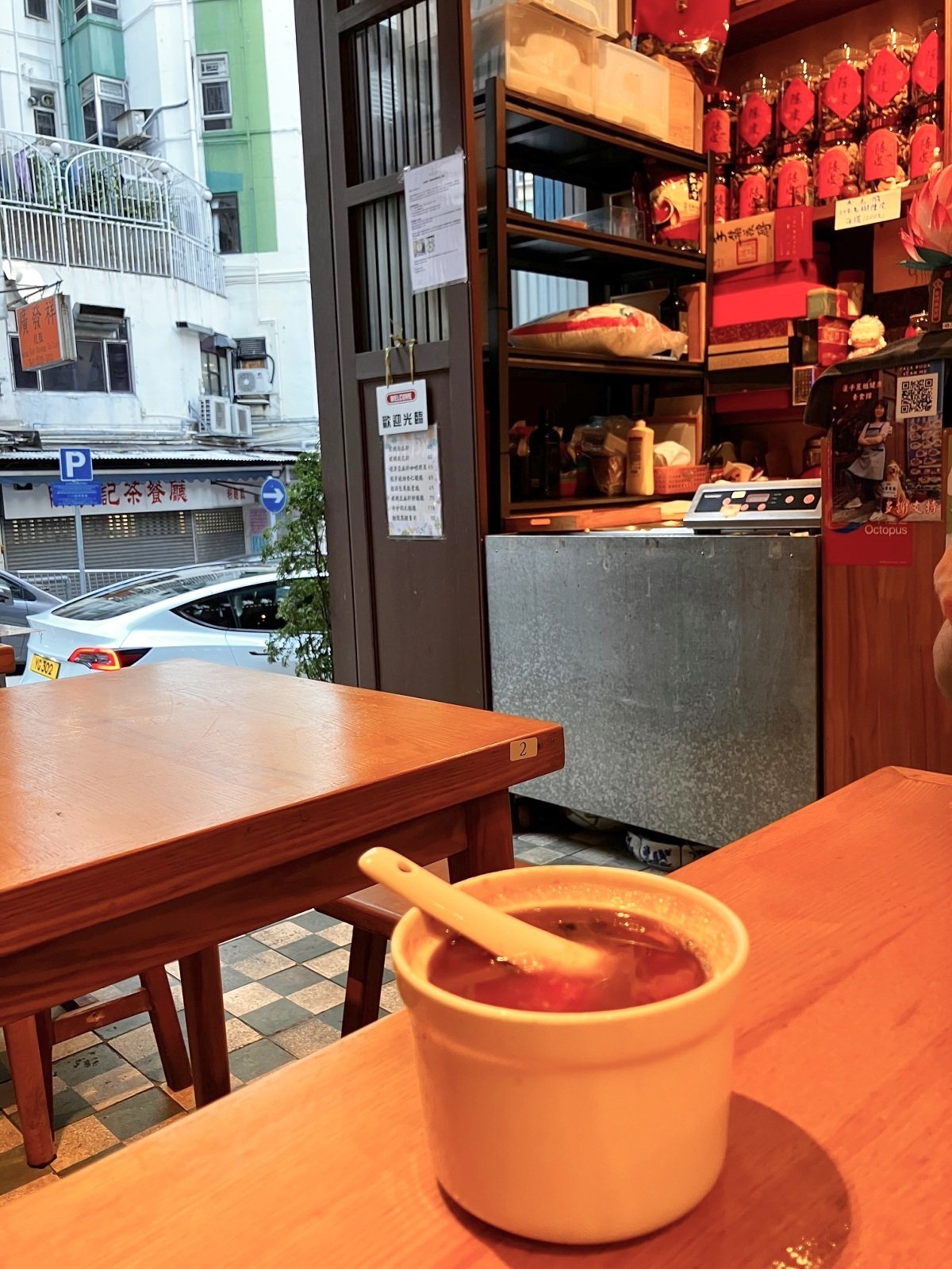 ワンチャイで古い映画のような街並みを歩く｜ATSUKO KUSHIMA