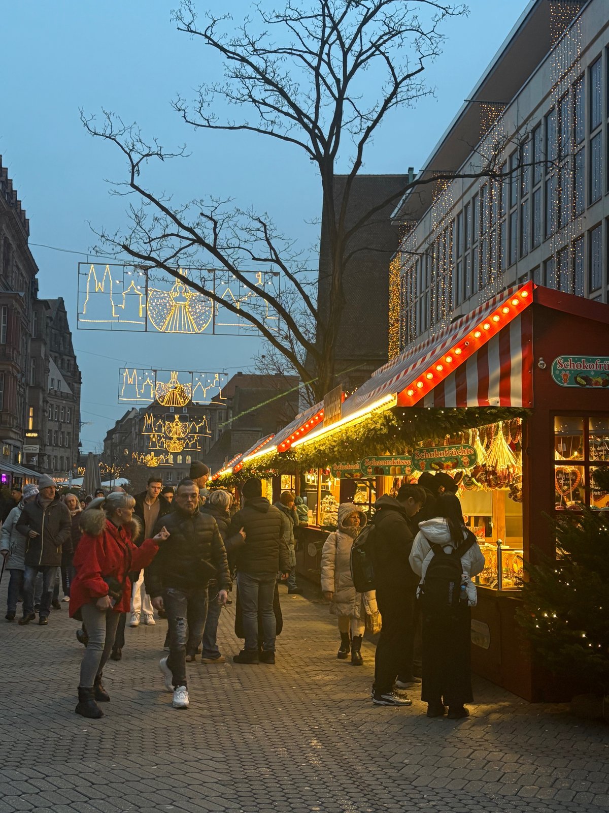ドイツ旅行2日目🇩🇪クリスマスマーケット in ニュルンベルク｜とことこふらぬーず