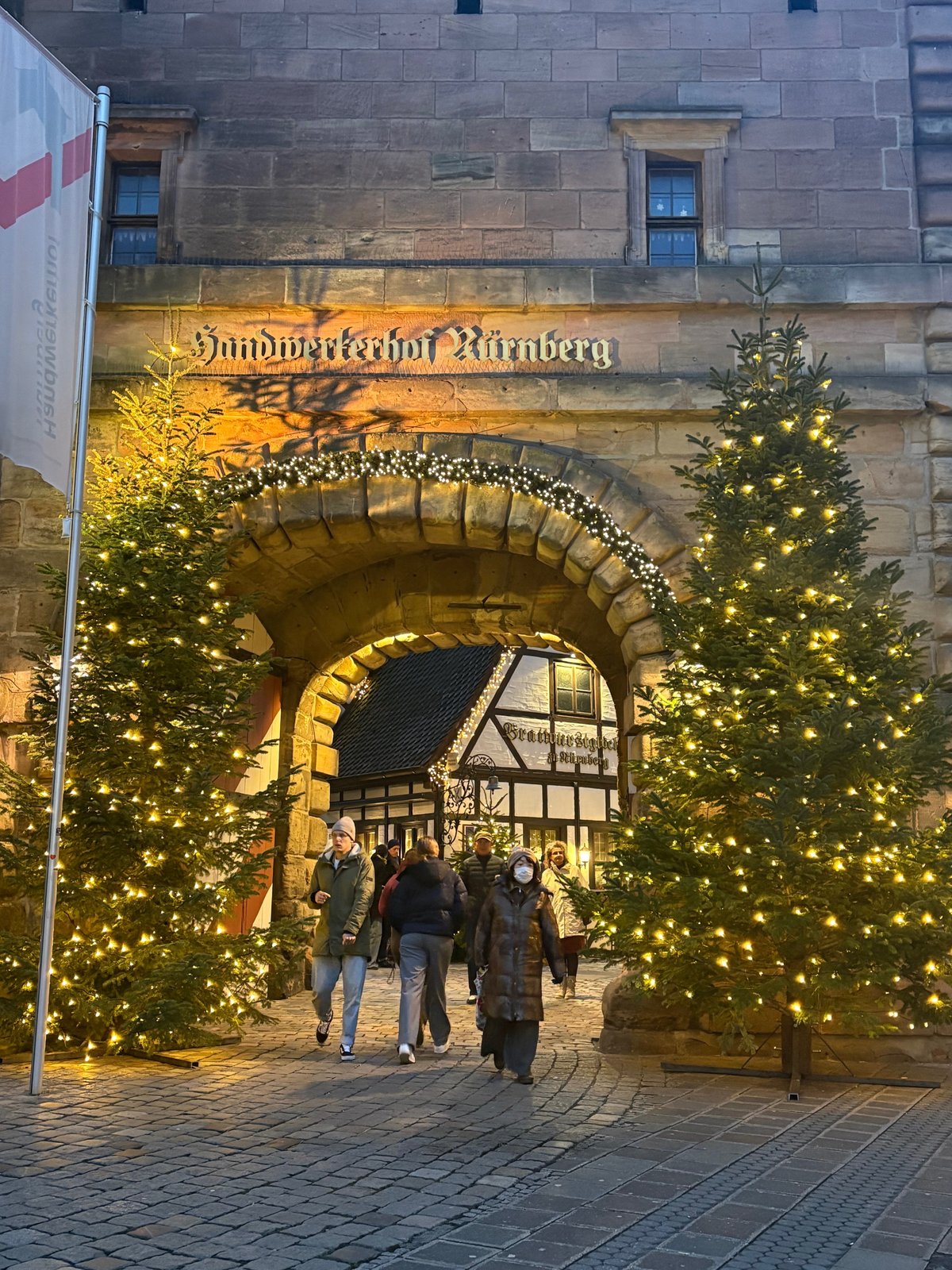 ドイツ旅行2日目🇩🇪クリスマスマーケット in ニュルンベルク｜とことこふらぬーず