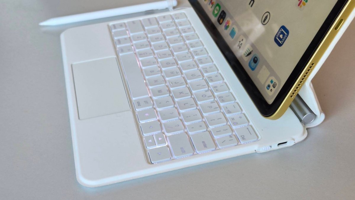 2026年の仕事道具｜映像翻訳者｜PC・iPad・キーボード・イヤホン・手帳・たまごっち｜由々しき記録