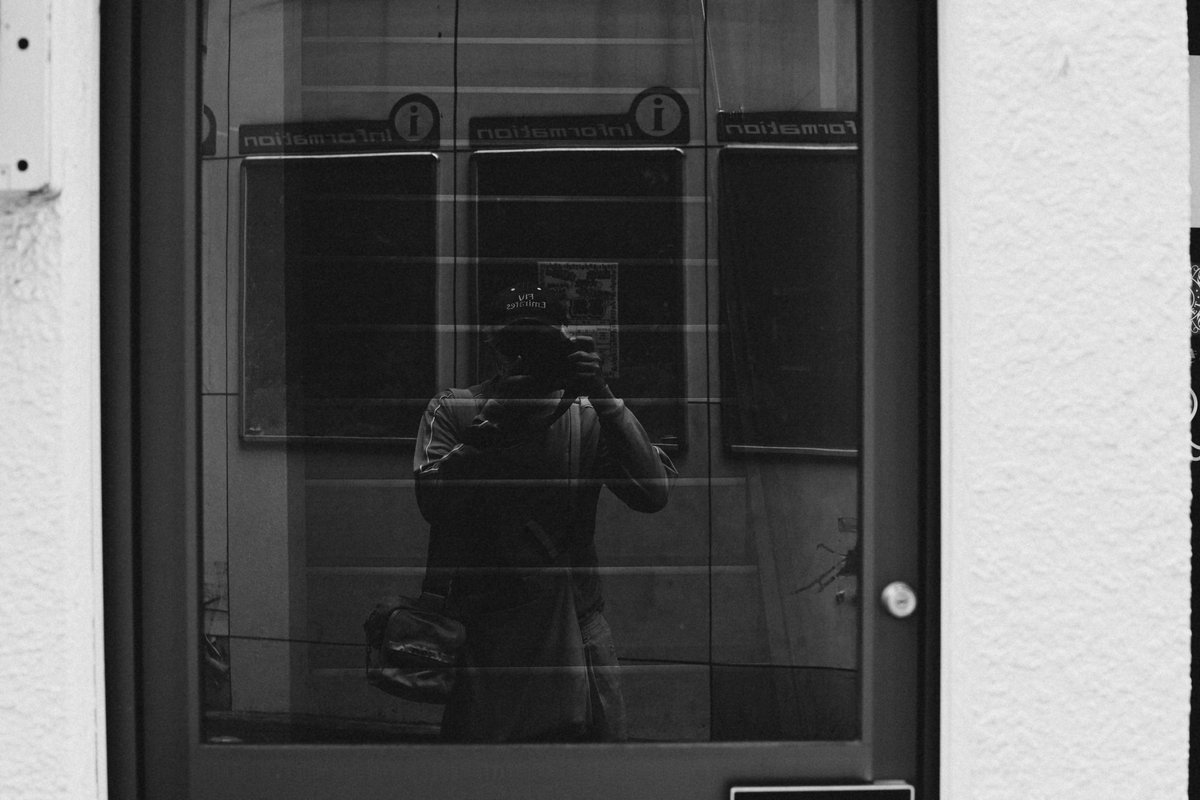 連作写真自画像：みる、みてる、みられる：ver, estar viendo, ser visto：to see, to be seeing ...