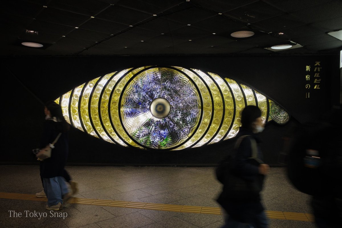 光る「新宿の目」をGR IVで撮影｜K | The Tokyo Snap