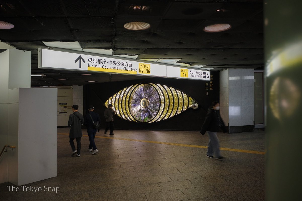 光る「新宿の目」をGR IVで撮影｜K | The Tokyo Snap