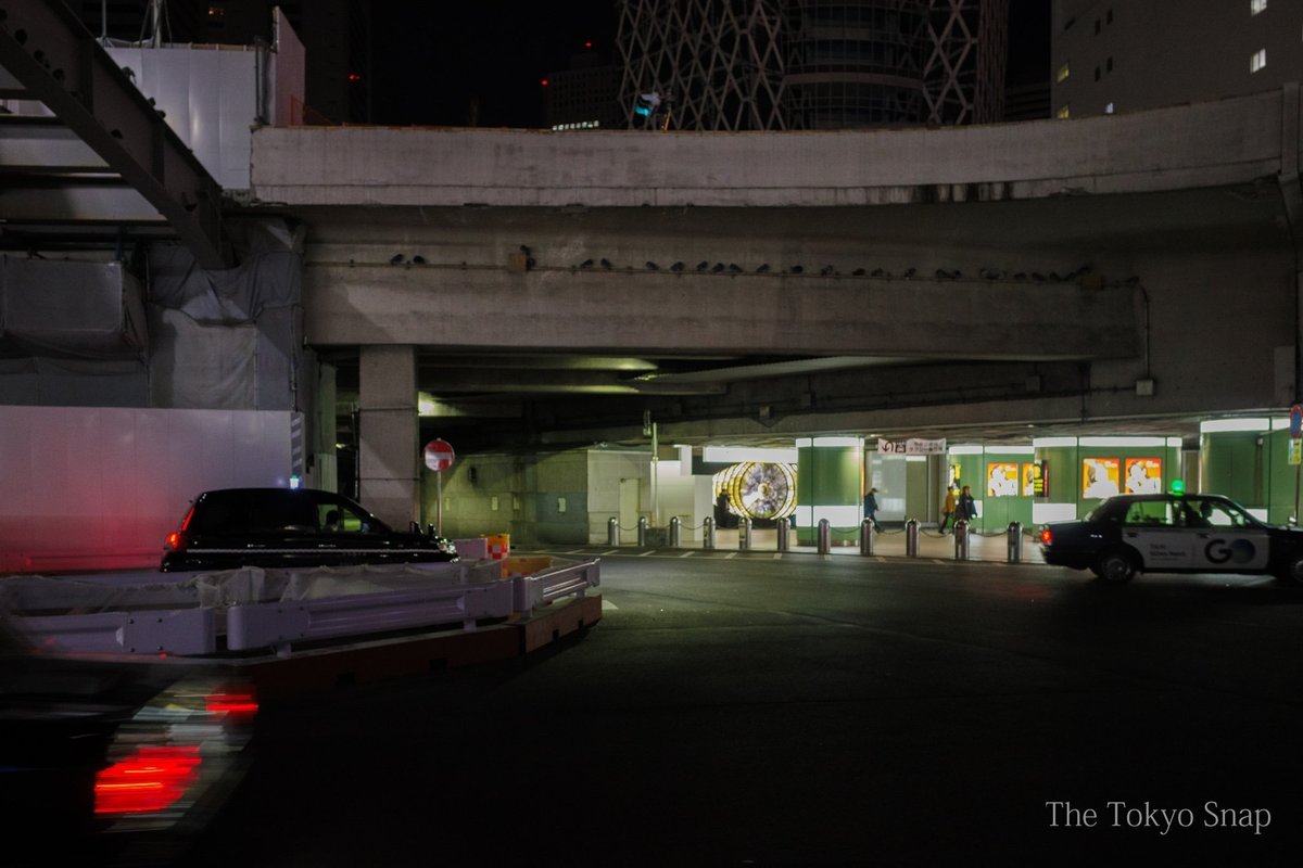 光る「新宿の目」をGR IVで撮影｜K | The Tokyo Snap