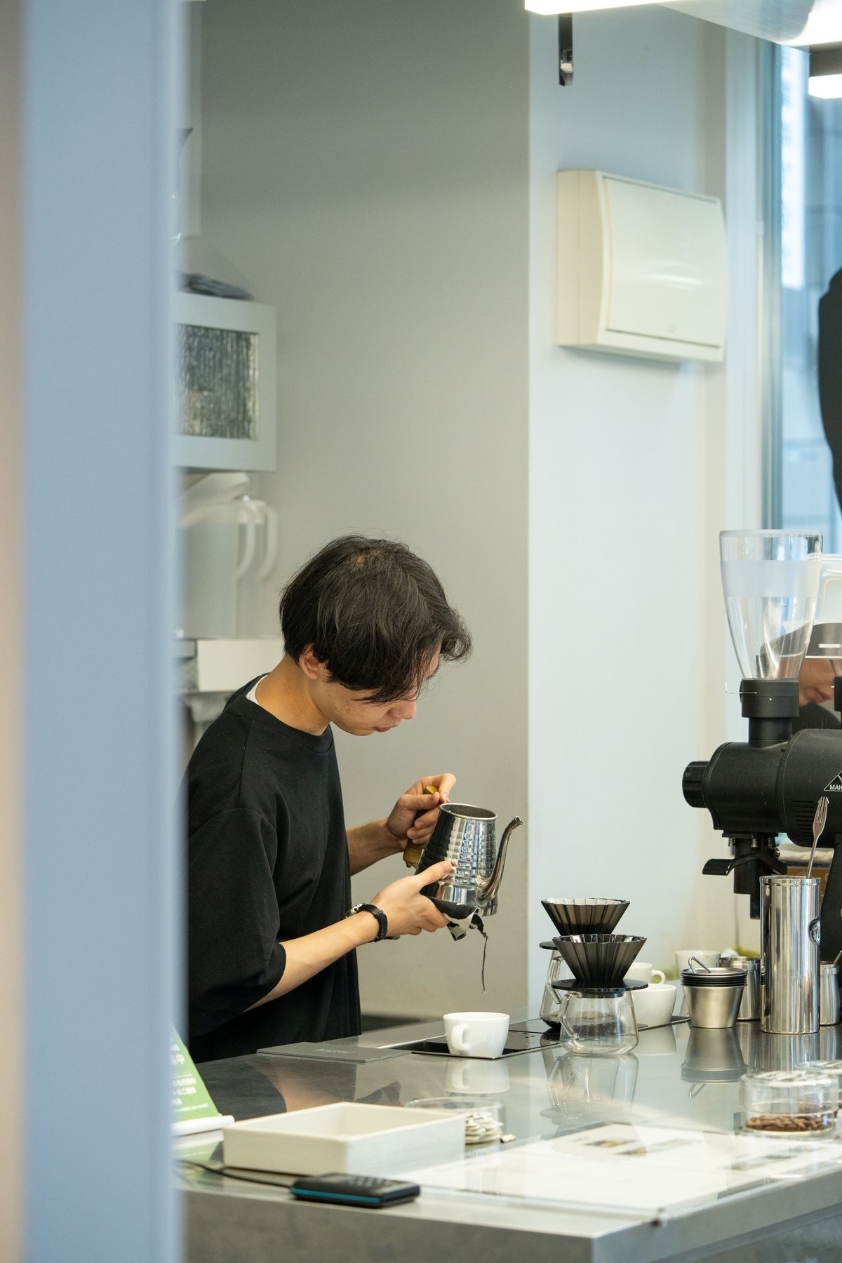 IMOMのコーヒーはなぜ美味しいのか。 Vol.4 抽出編：素材の声を一滴に凝縮する、最後のリレー。｜株式会社IMOM