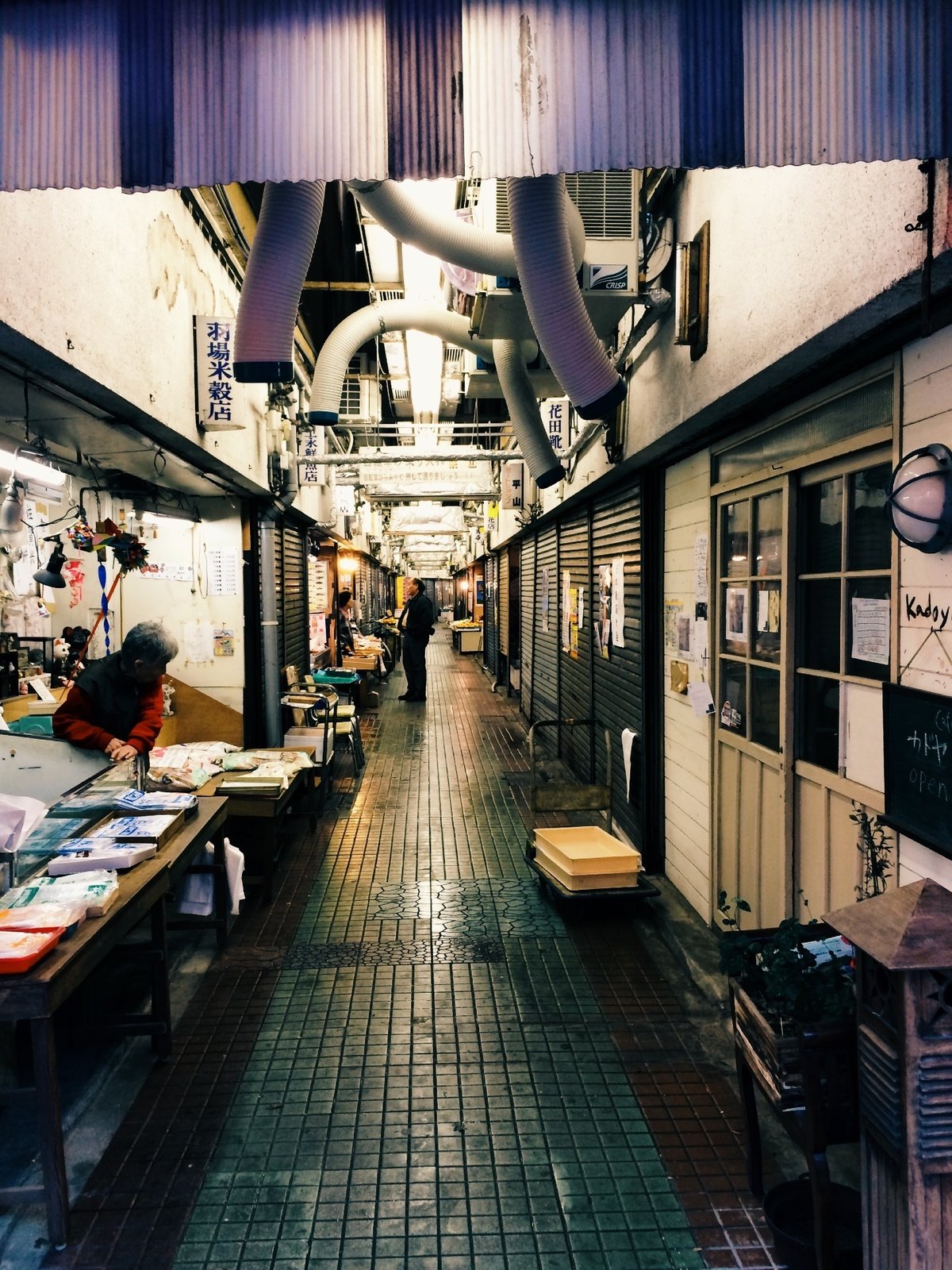 写りすぎない美しさ｜旧世代iPhoneが捉えた街の空気感｜Sakak