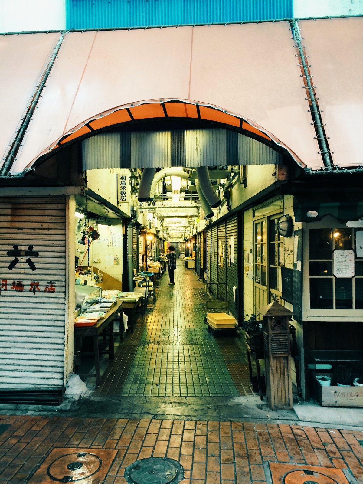 写りすぎない美しさ｜旧世代iPhoneが捉えた街の空気感｜Sakak