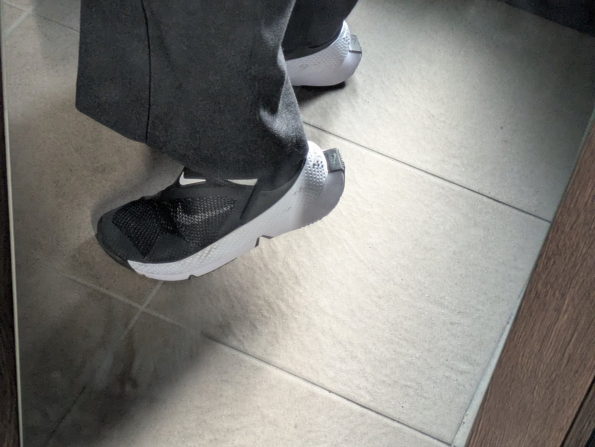 靴紐なしスニーカーはNIKEのゴーフライイーズが産後ママ&パパにオススメ。#48｜あさひなふき｜短歌で綴る、3児の母の「価値観アップデート」