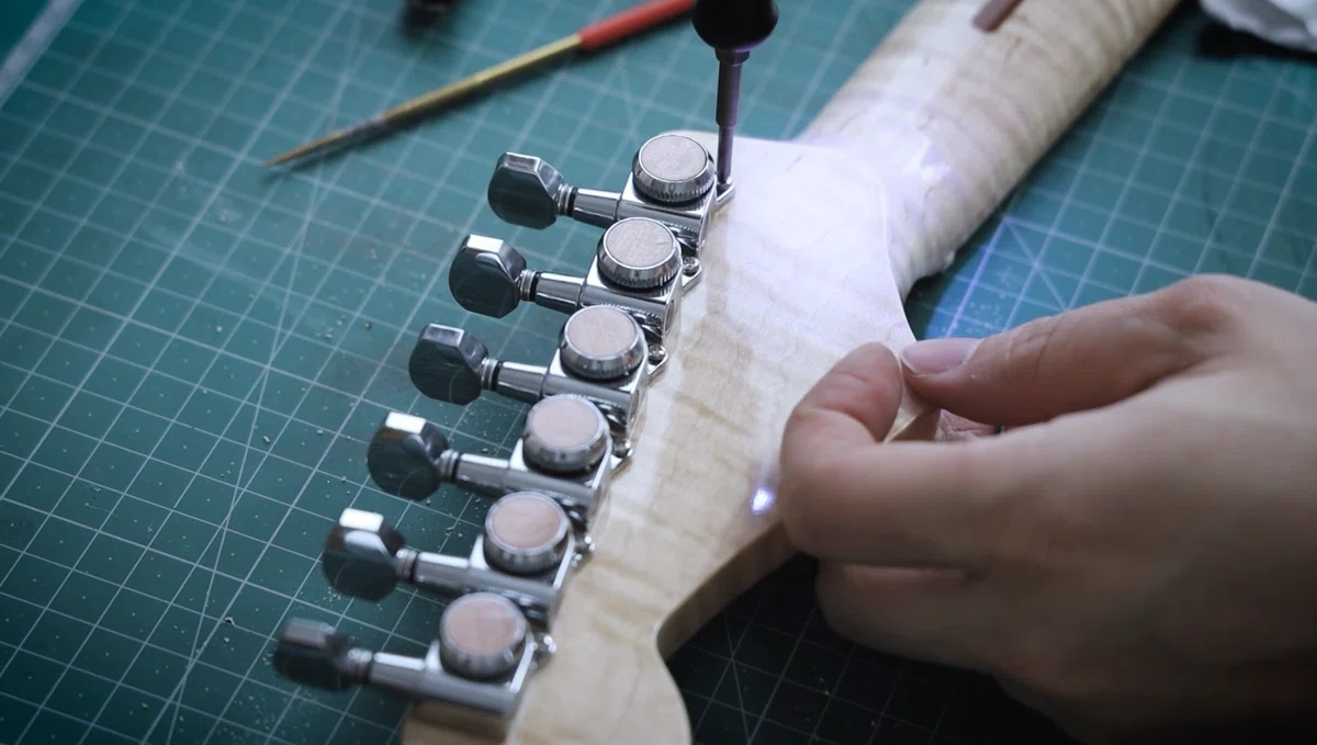 [Junk Revival] Restoring a Classic Vibe '50s Stratocaster｜Croquetteギター機材研究
