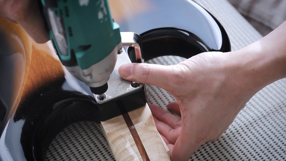 [Junk Revival] Restoring a Classic Vibe '50s Stratocaster｜Croquetteギター機材研究