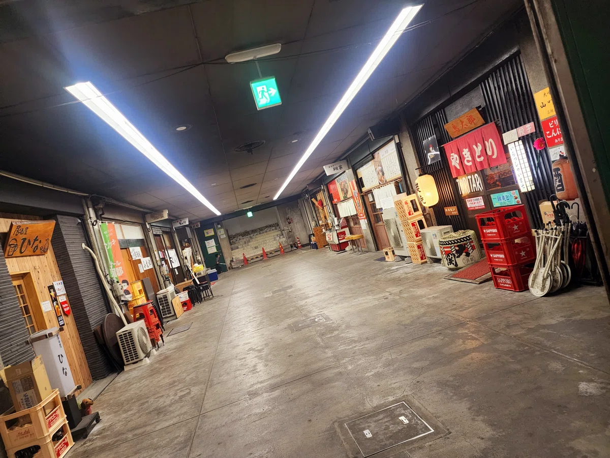 蒲郡駅前地下街｜TOMOKO_無限水
