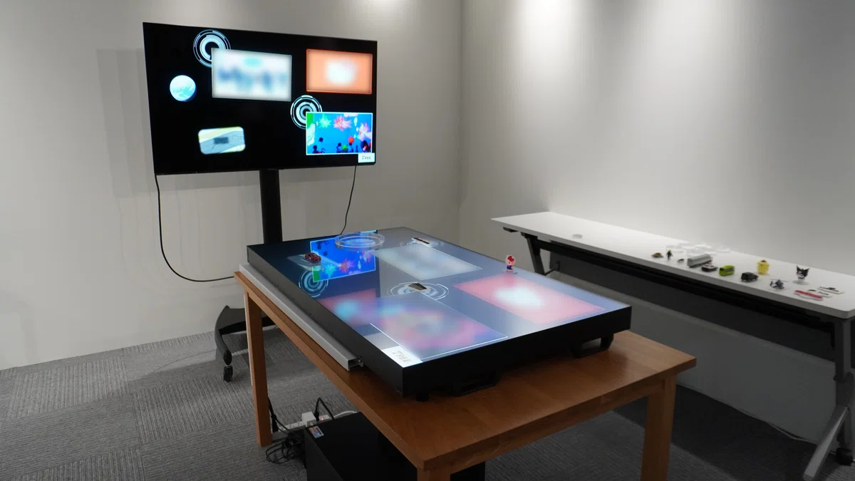 次世代タッチパネル「Displax TILE PRO」と「Scape X」が切り拓く、体験型コンテンツの未来｜AR・VR/インタラクティブ開発 ...