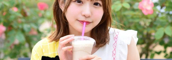 【実話】バラの匂いを嗅ぐように、車内で男のものを味わう女性｜カミヤ＠男の欲望_フォロバ100