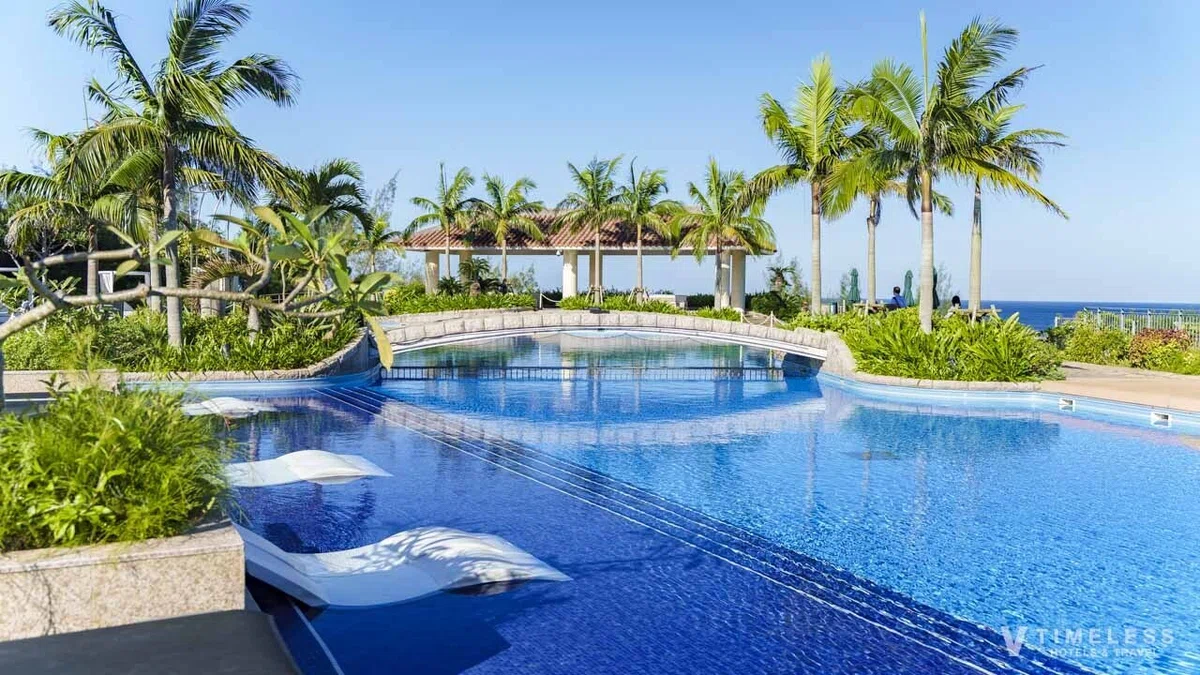 [Oriental Hotel Okinawa] One of Okinawa's best club lounges x a 170m ...